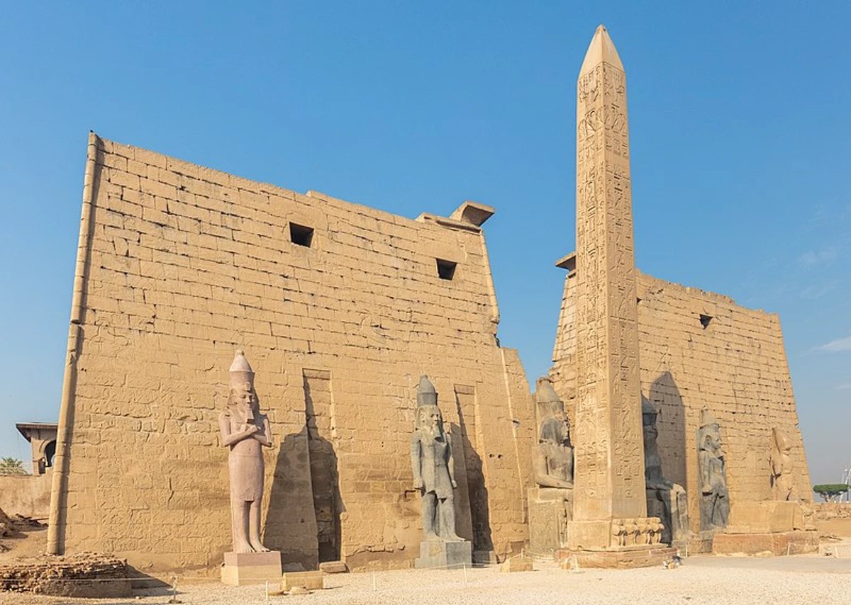 What Is an Obelisk and What Does It Symbolize? | UniGuide
